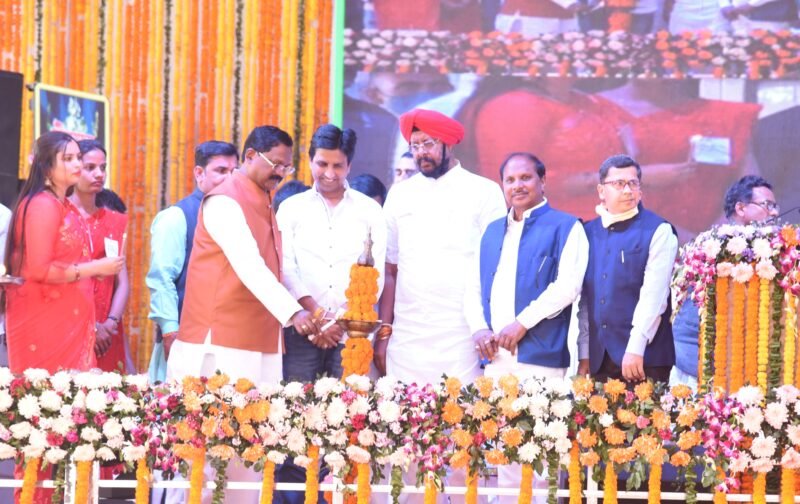 मैनपाट महोत्सव का हुआ रंगारंग शुभारंभ - Ekhabri.com