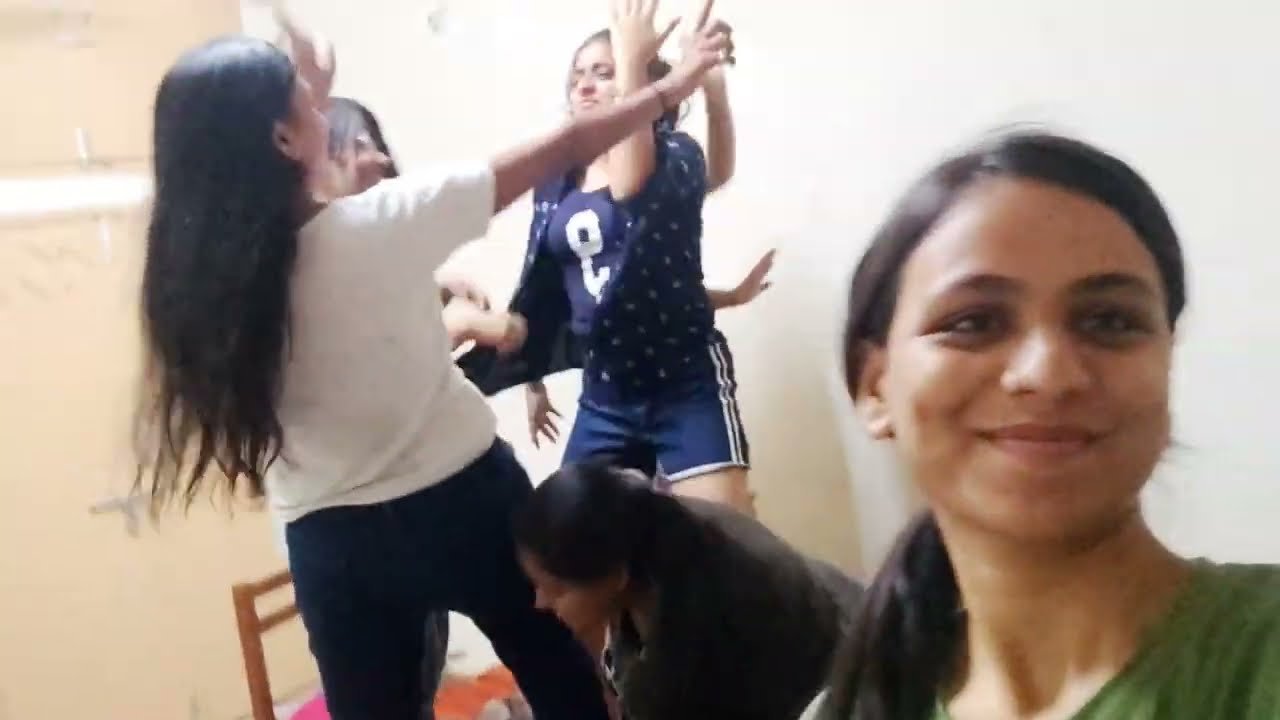 Girls Hostel में आधी रात को Exam से पहले लड़कियों के डांस का वीडियो 6039